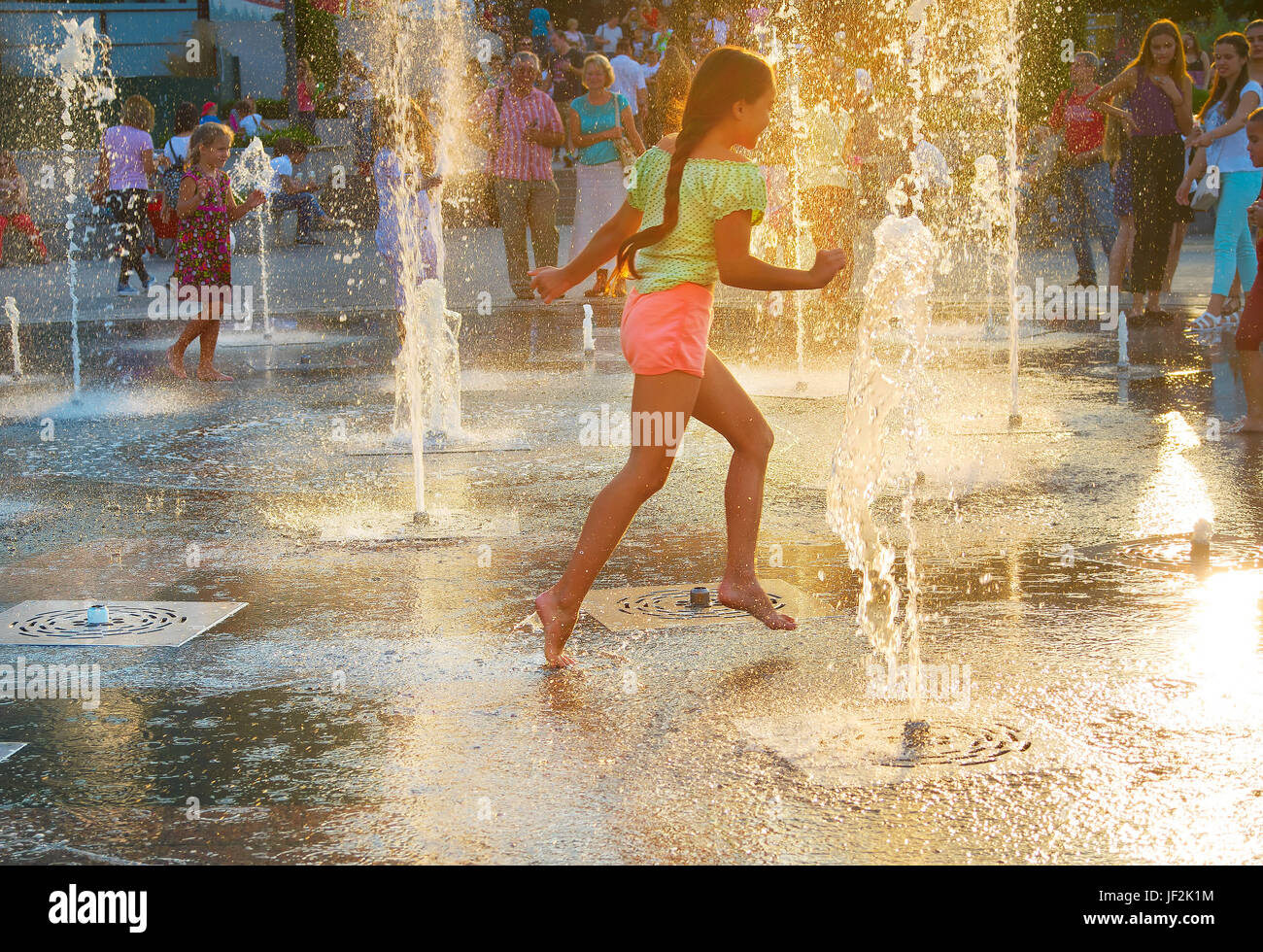 Children splashing in a water fountain hi-res stock photography and ...