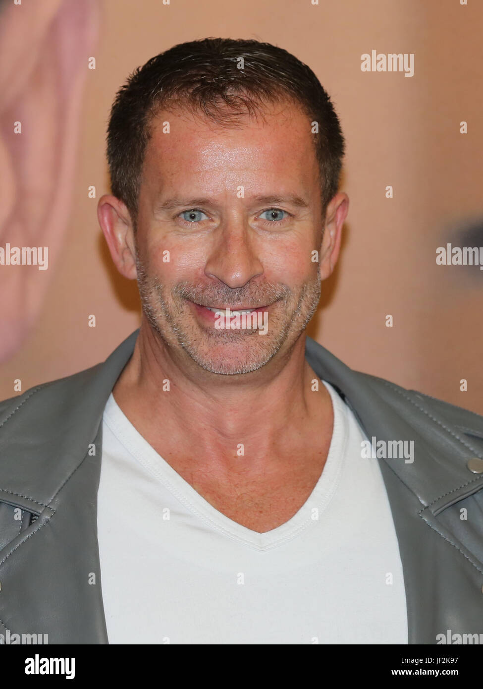 Leonard singer hi-res stock photography and images - Alamy