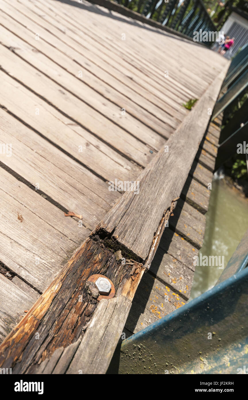 Oblique beams hi-res stock photography and images - Alamy