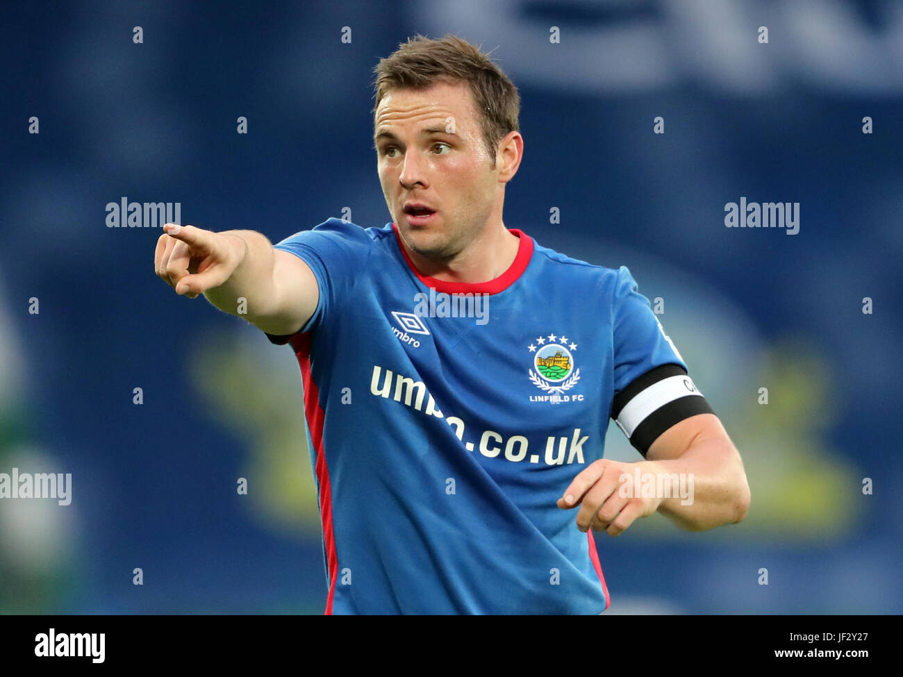 Jamie mulgrew linfield champions league 2017 hi-res stock photography ...