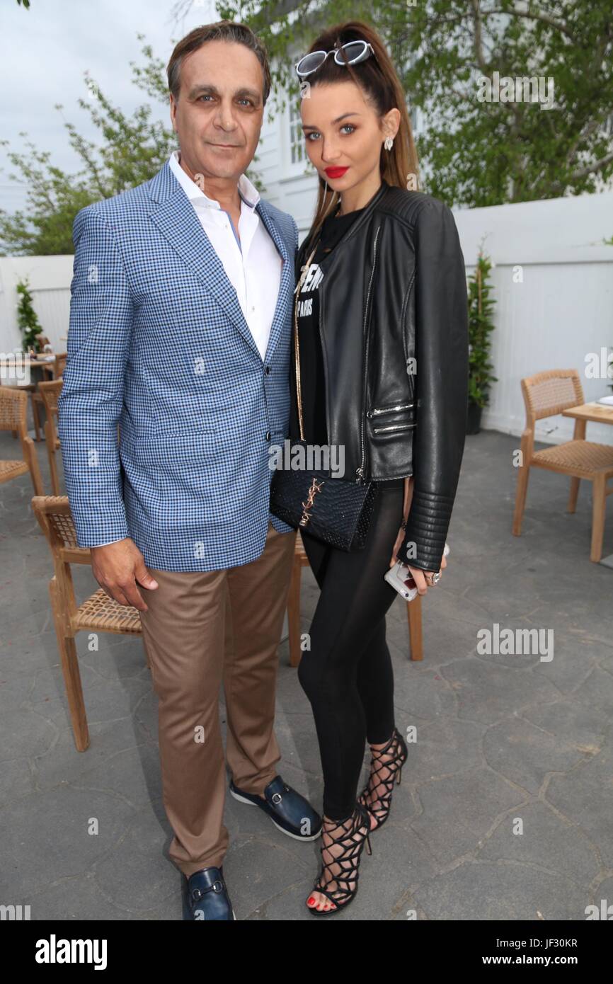 Chase backer hi-res stock photography and images - Alamy