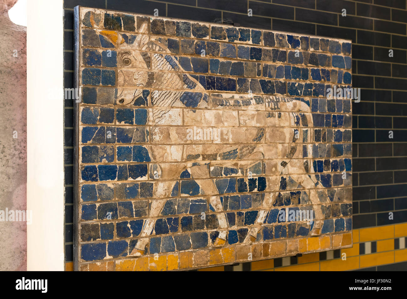 Babylonian wall design hi-res stock photography and images - Alamy