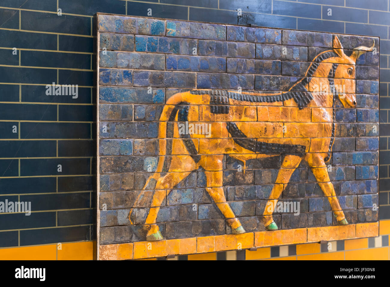 Babylonian wall design hi-res stock photography and images - Alamy