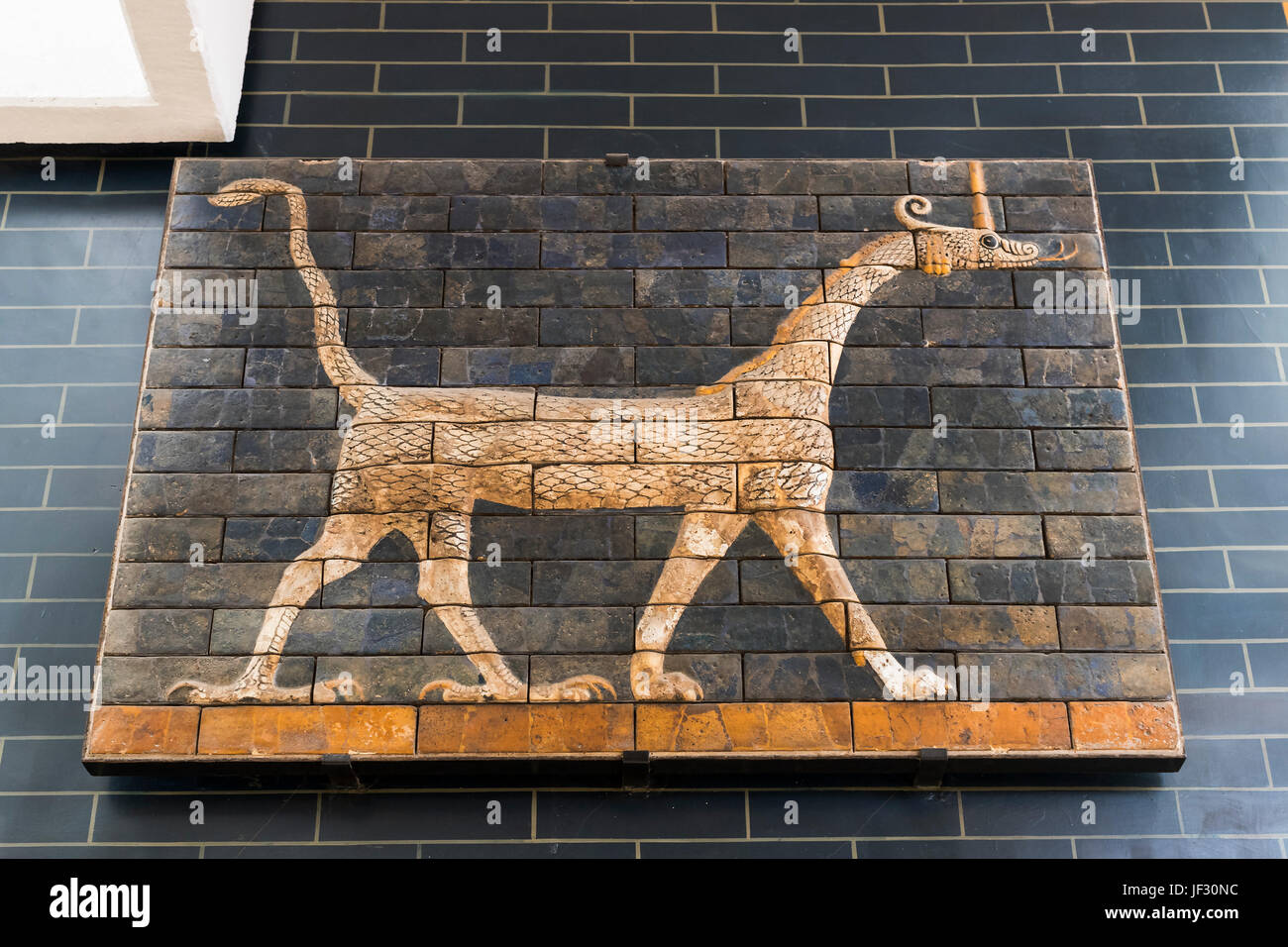 Babylonian wall design hi-res stock photography and images - Alamy