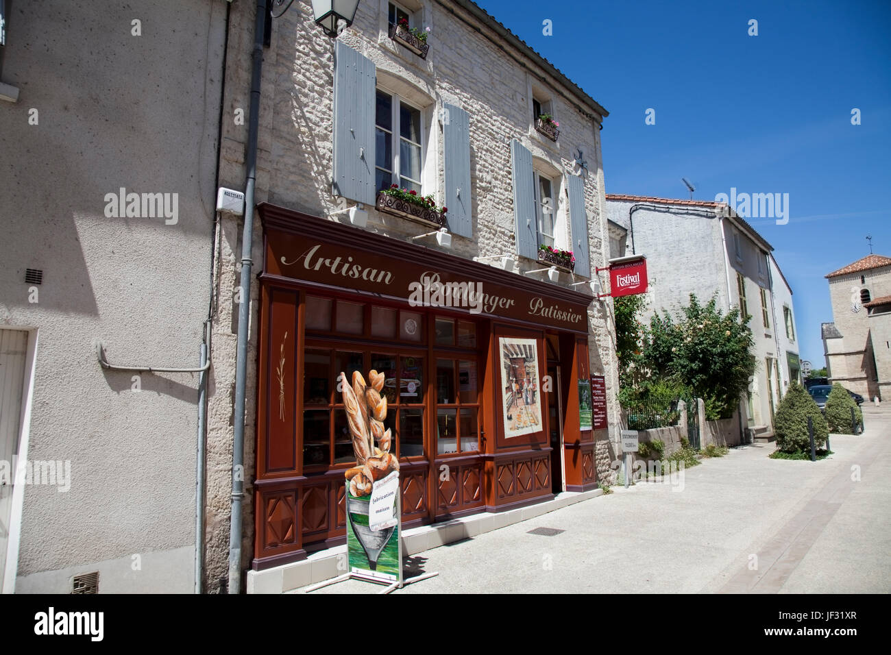 Coulon village hi-res stock photography and images - Alamy