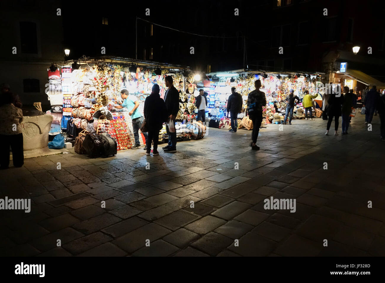 Vendors selling merchandise hi-res stock photography and images - Alamy