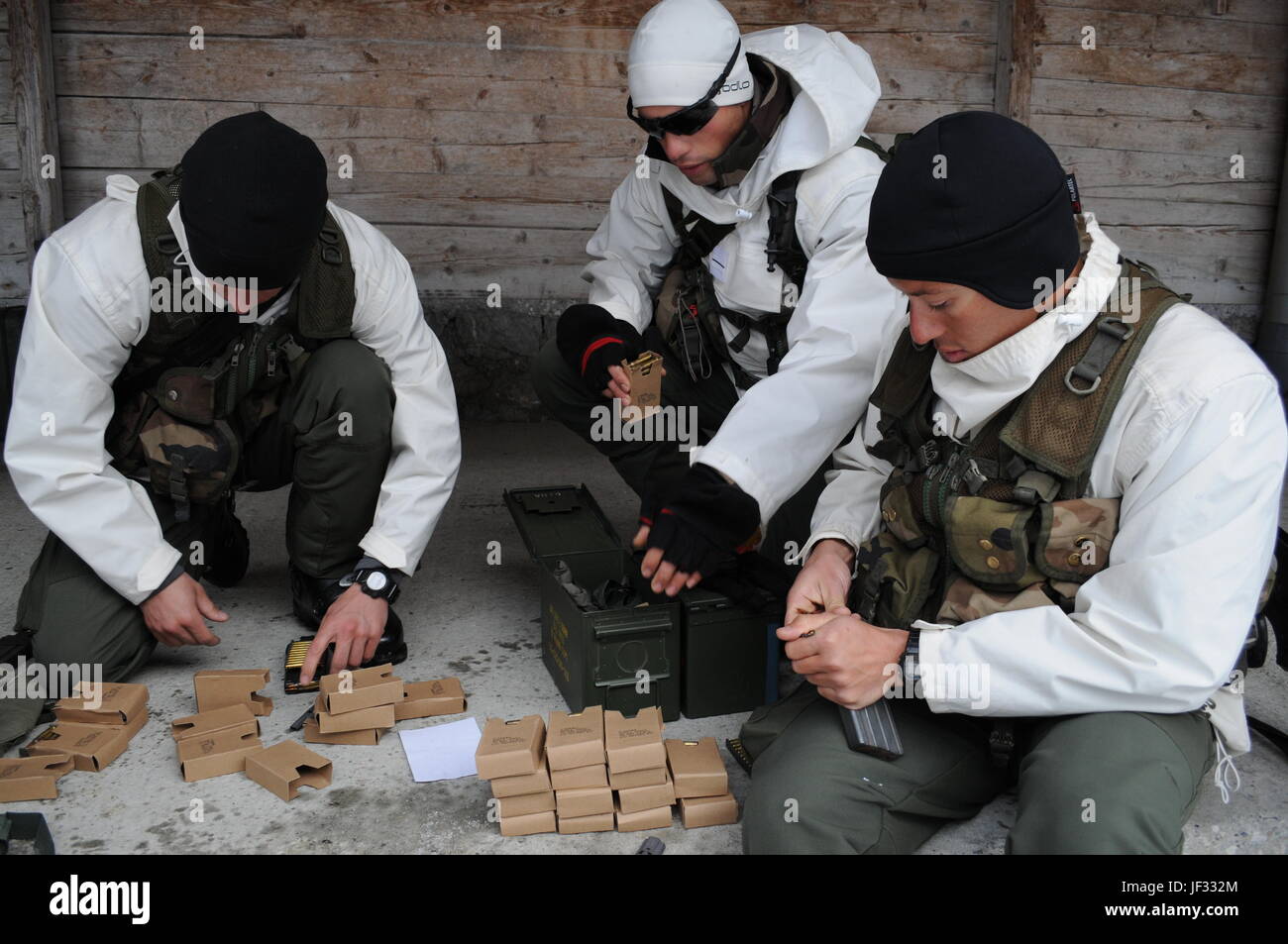 Young French officers take part to winter training in the Alps Stock ...