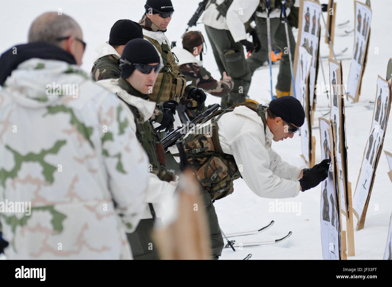Young French officers take part to winter training in the Alps Stock ...