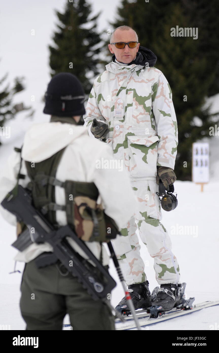 Young French officers take part to winter training in the Alps Stock ...