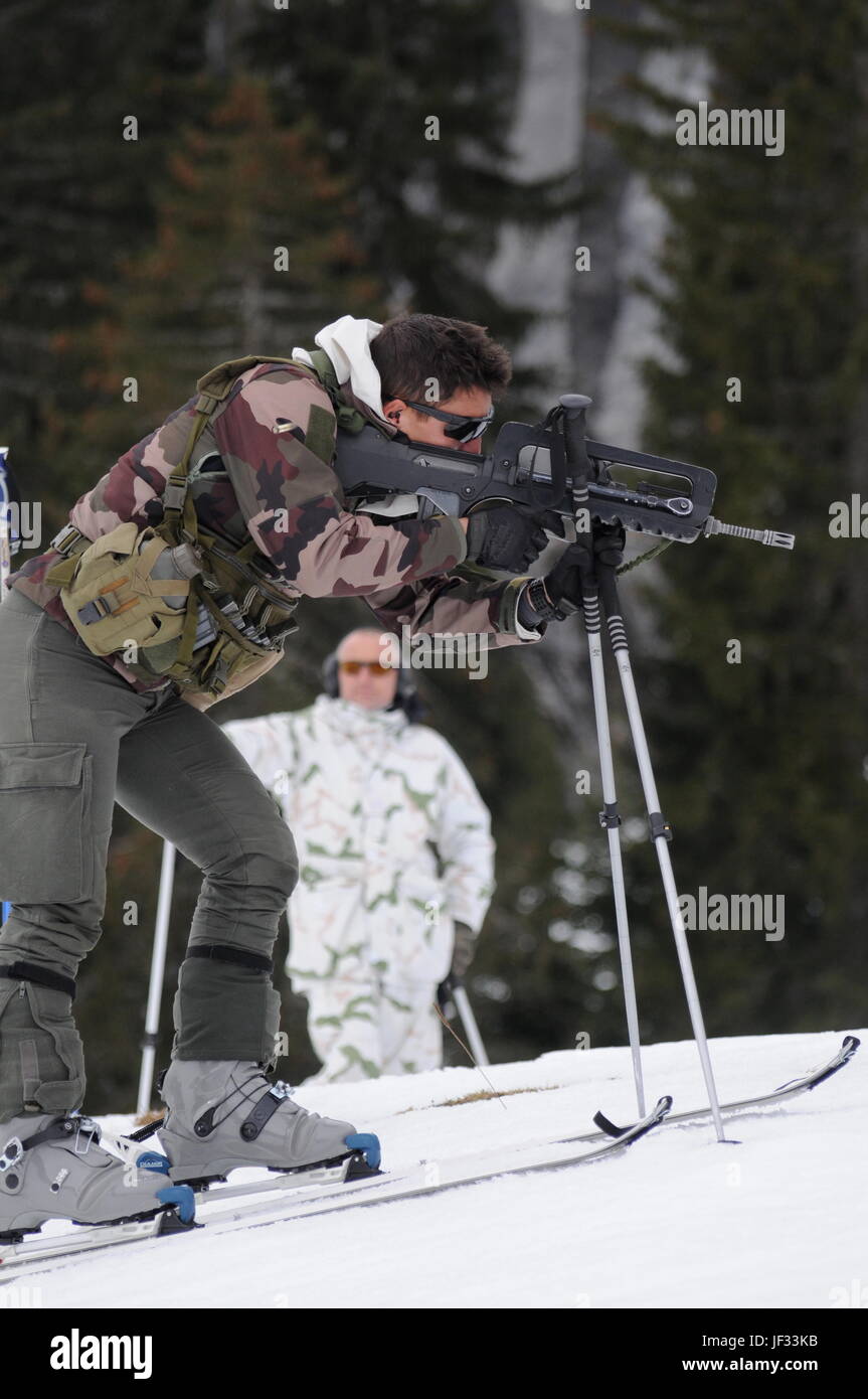 Young French officers take part to winter training in the Alps Stock ...