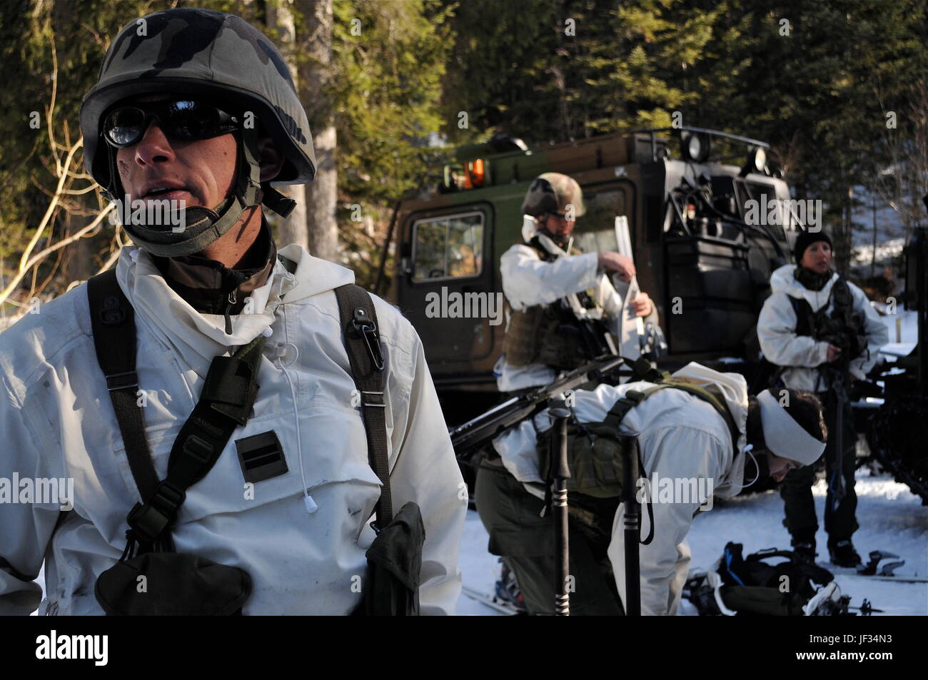 Young French officers take part to winter training in the Alps Stock ...