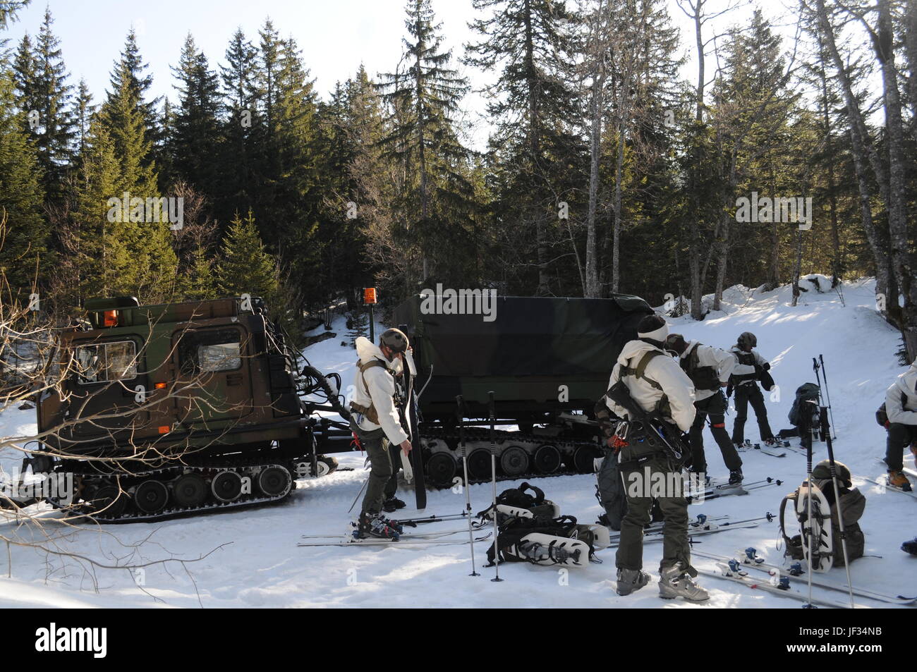 Young French officers take part to winter training in the Alps Stock ...