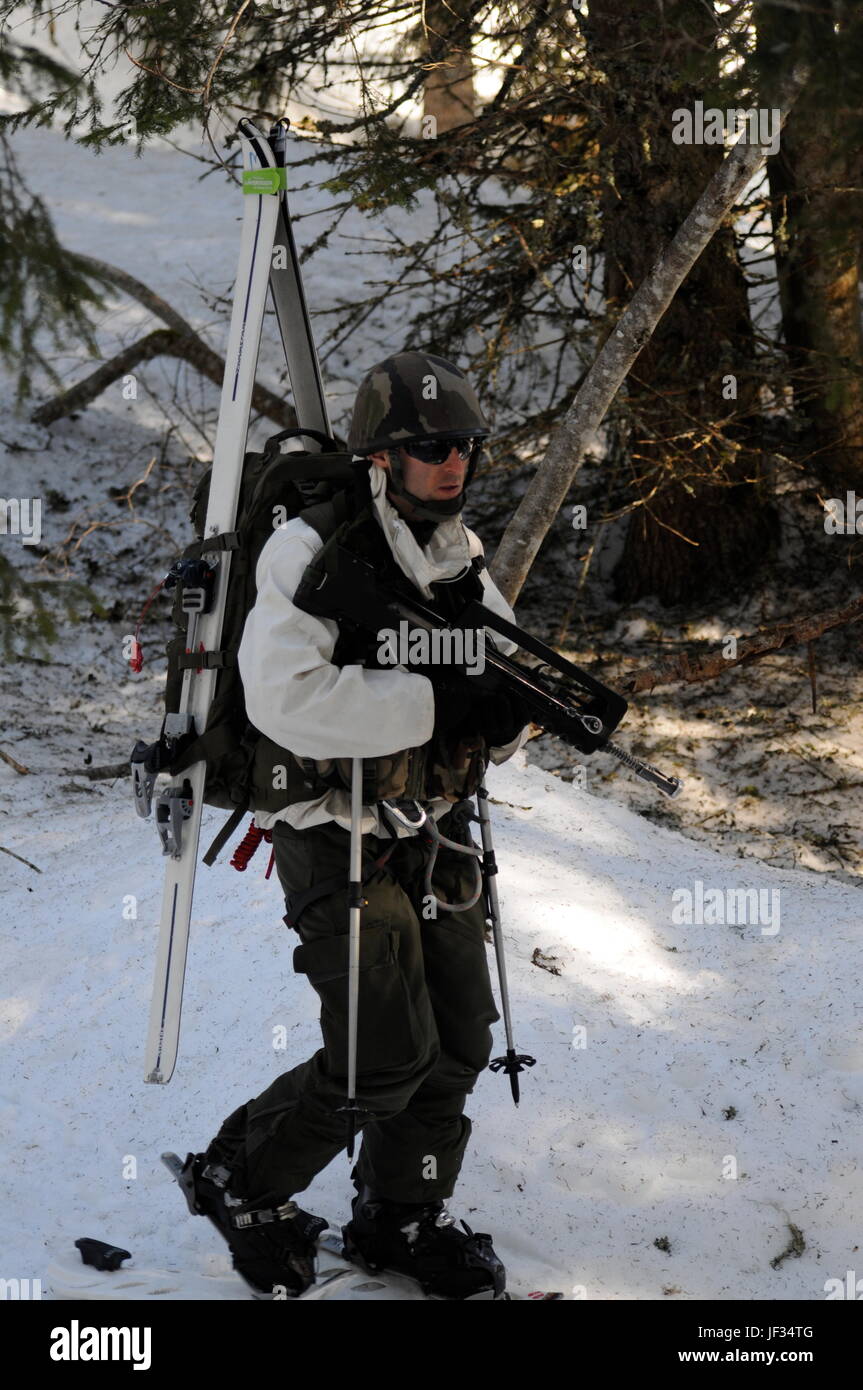 Young French officers take part to winter training in the Alps Stock ...