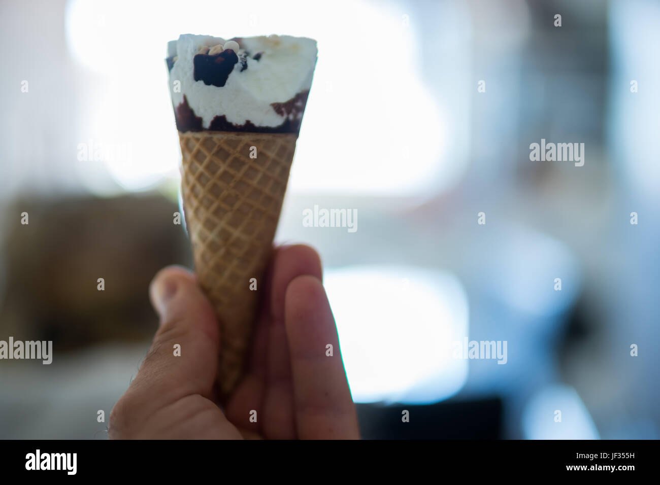 Hand holding ice cream hi-res stock photography and images - Alamy