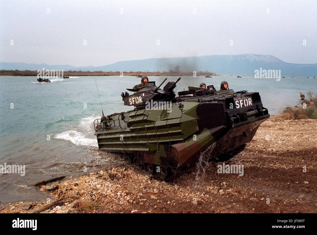 Marine amphibious assault vehicles hi-res stock photography and images ...