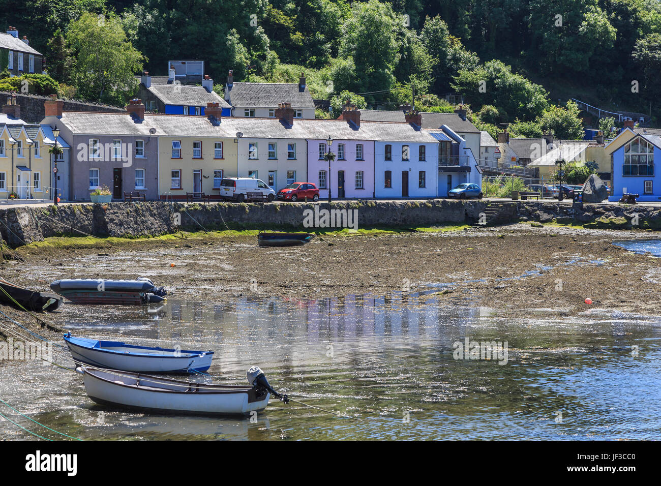 Lower fishguard harbour hi-res stock photography and images - Alamy