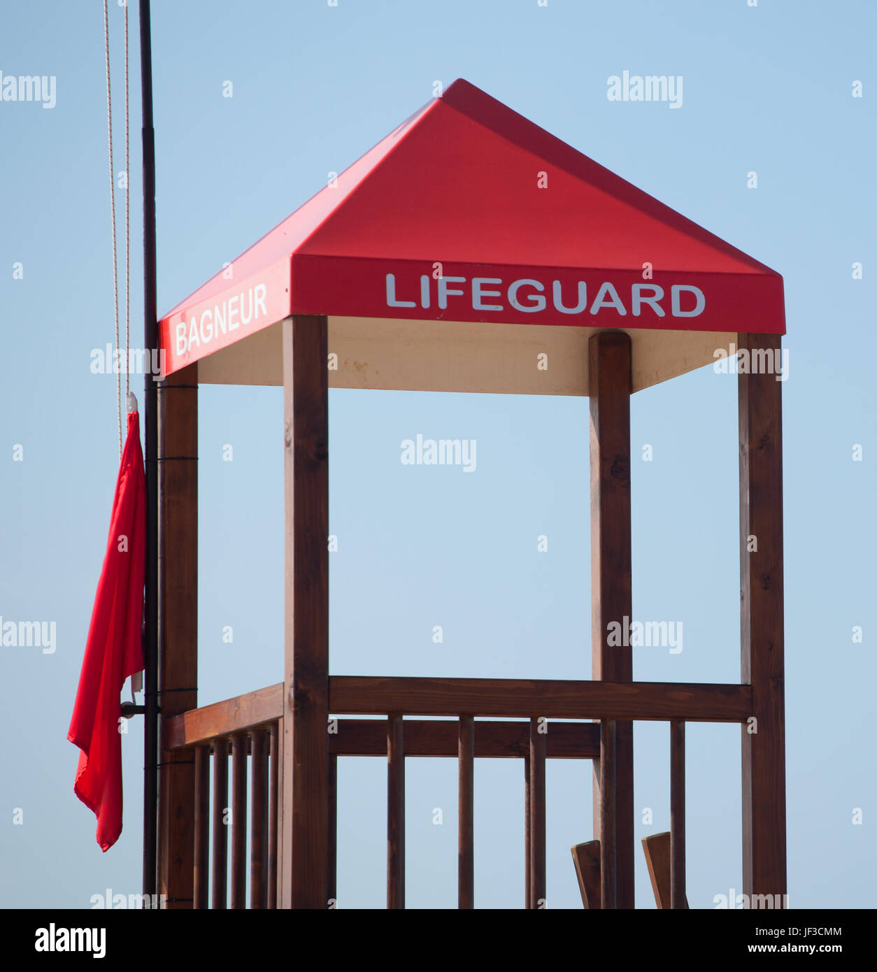 Lifeguard tower with red flag hi-res stock photography and images - Alamy