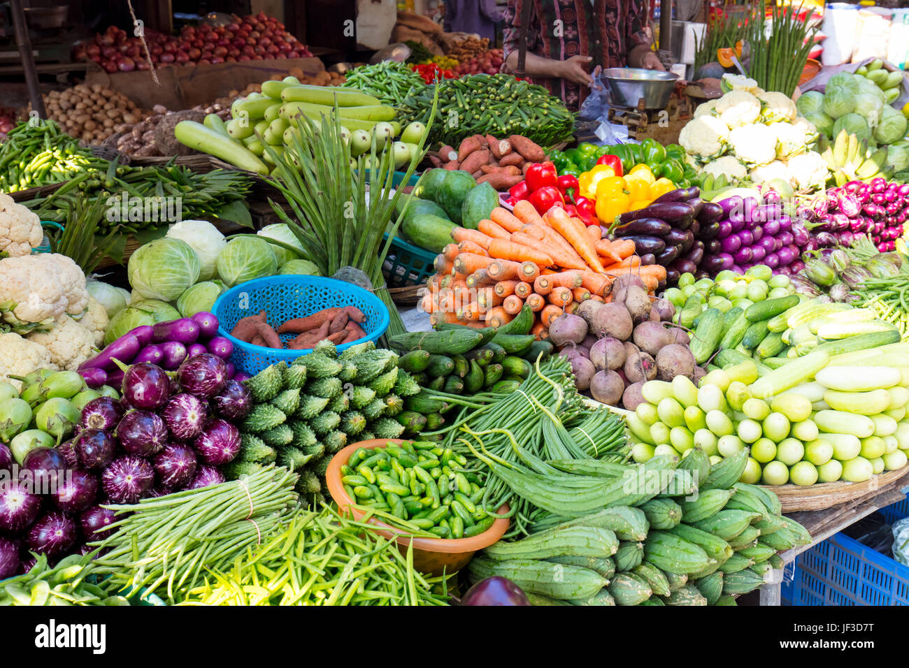 India bombay mumbai fresh fruits hi-res stock photography and images ...