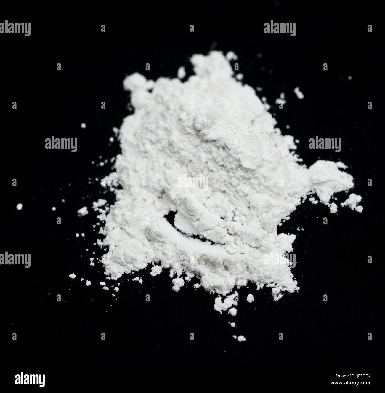 Spray white powder hi-res stock photography and images - Alamy