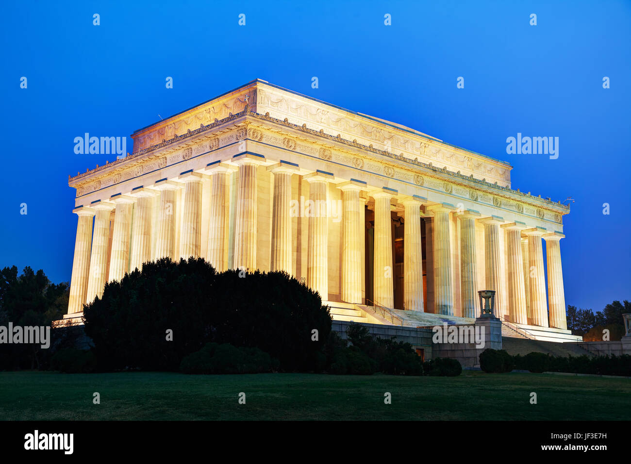 Abraham Lincoln memorial in Washington, DC Stock Photo - Alamy