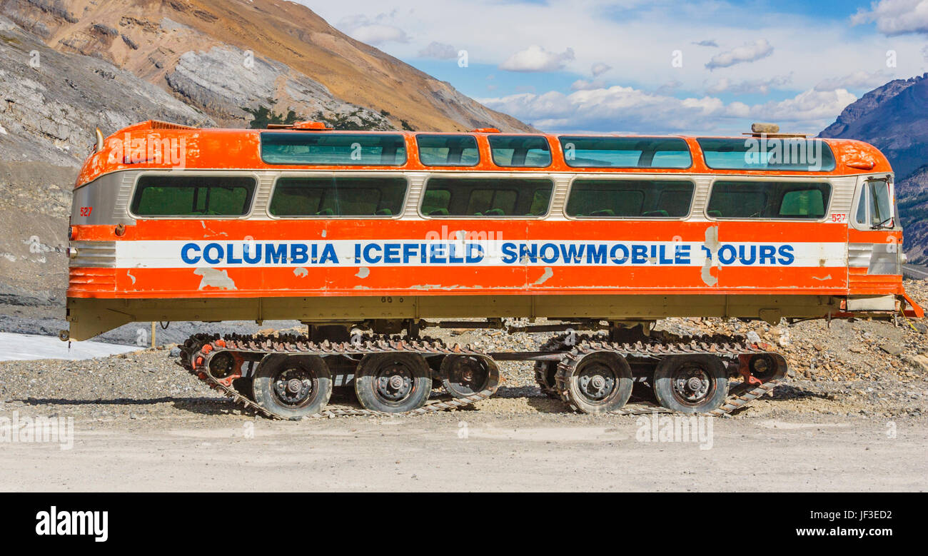 Snow coach hi-res stock photography and images - Alamy