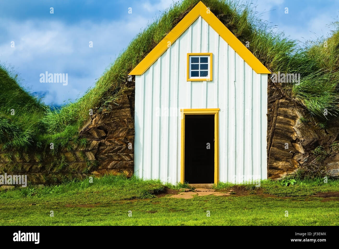 Turf roofed house iceland hi-res stock photography and images - Alamy