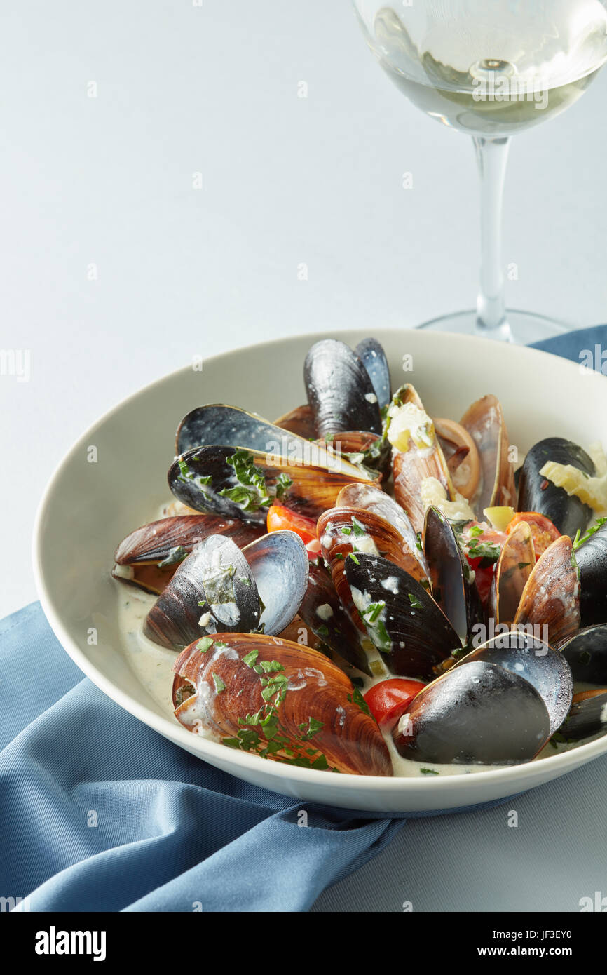 Moules marnieres mussels Stock Photo - Alamy