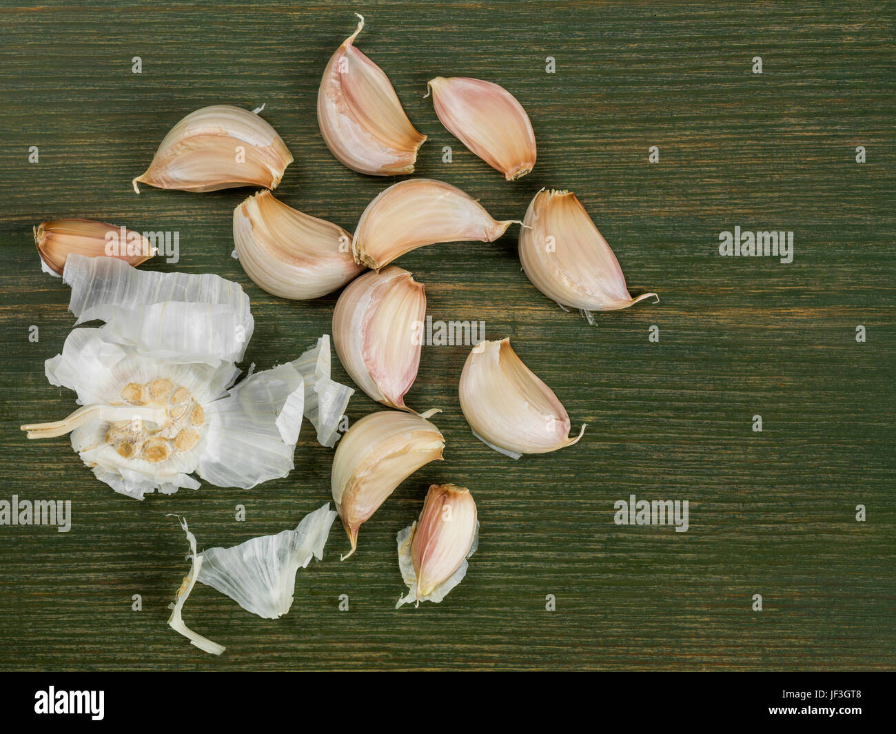 Green garlic cloves hi-res stock photography and images - Alamy