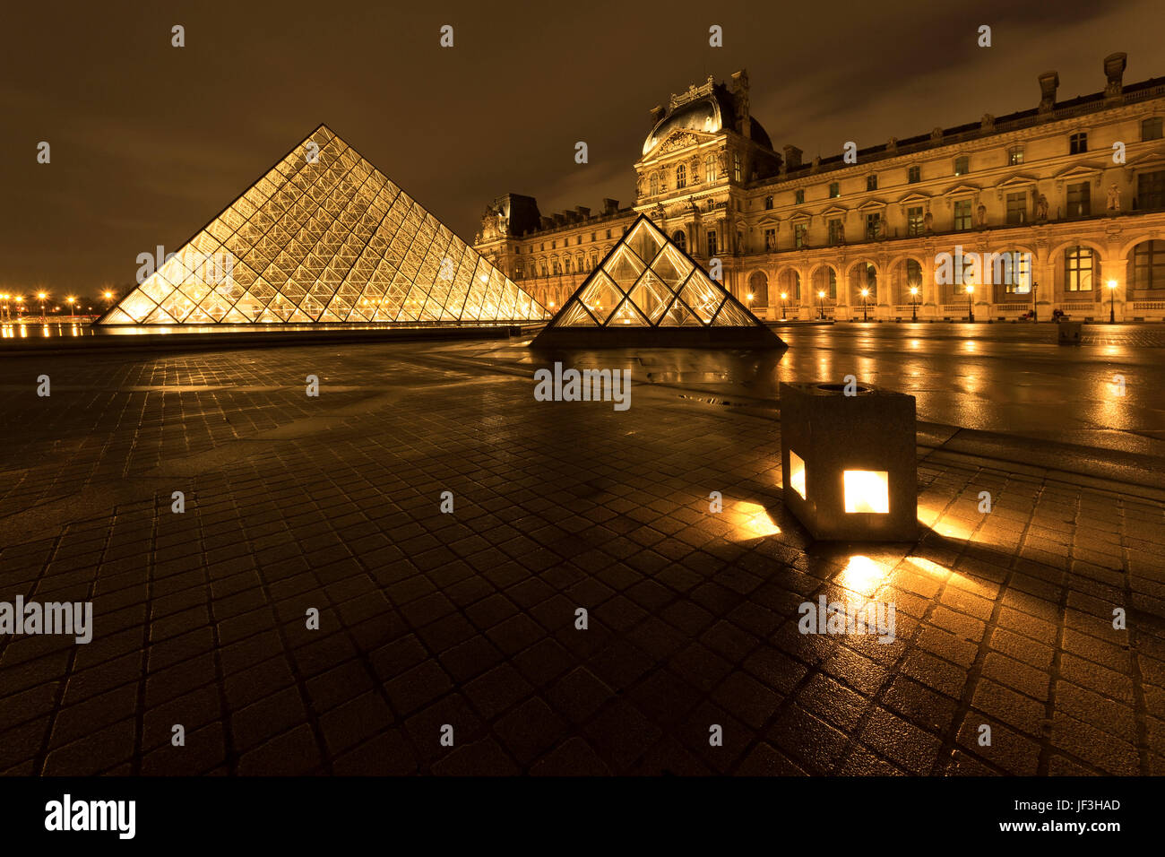 Visit louvre museum hi-res stock photography and images - Alamy