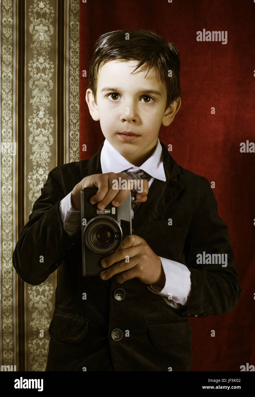 Child taking pictures with vintage camera Stock Photo - Alamy