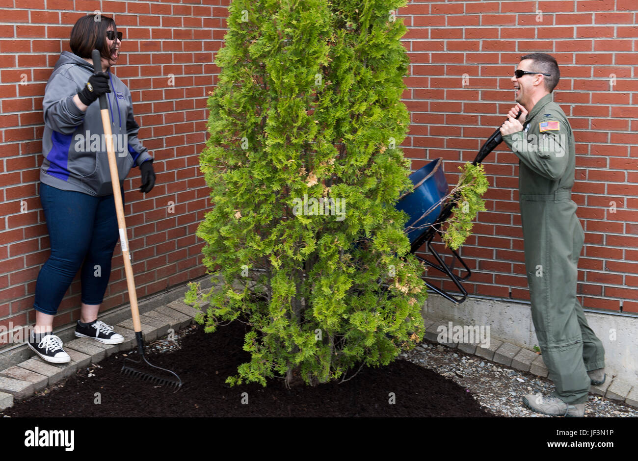 U.S. Air National Guard Col. David Pratt and Master Sgt. Melissa ...