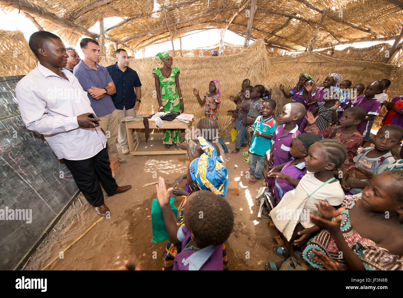 Sgt. 1st Class Sean Acosta (2nd from left), the NCO in charge of an ...