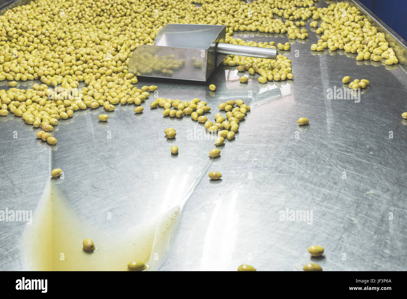 Sorting olives hi-res stock photography and images - Alamy