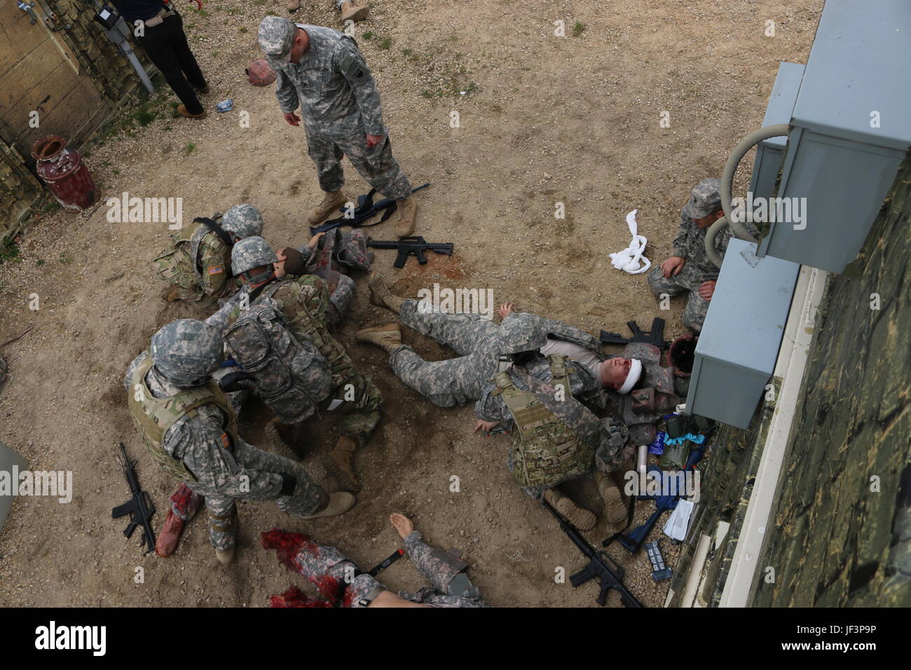 Combat first aid training hi-res stock photography and images - Alamy