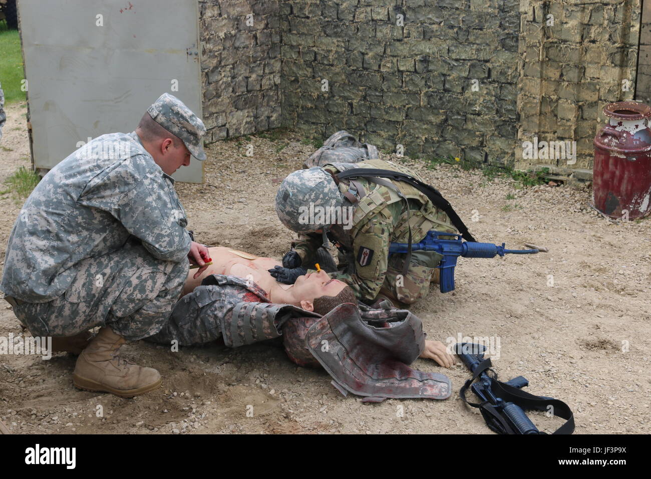 Soldiers participating in the Red Dragon 2017 exercise learn about ...