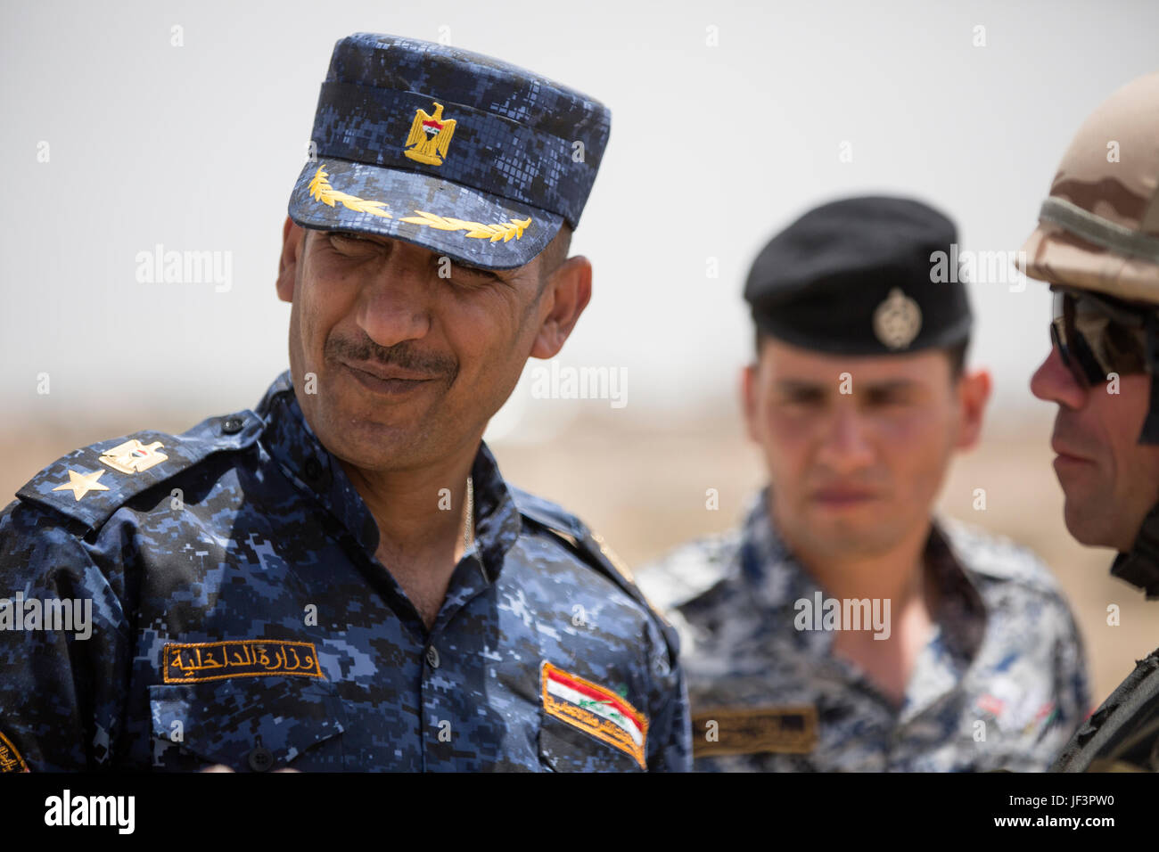 An Iraqi Federal Police Battalion Commander reviews urban warfare ...