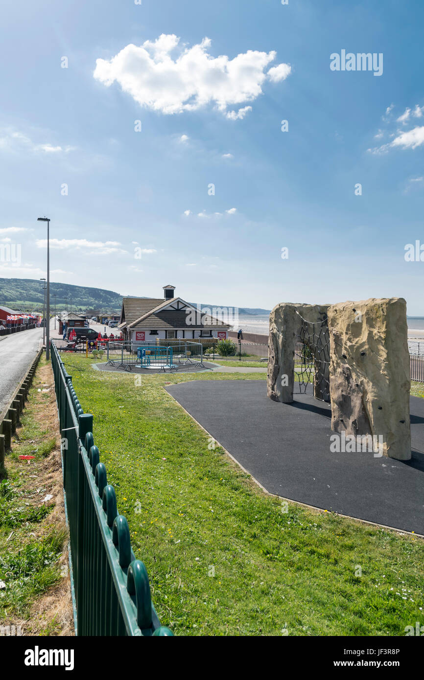 Pensarn promenade near Abergele and Pensarn railway station Stock Photo ...