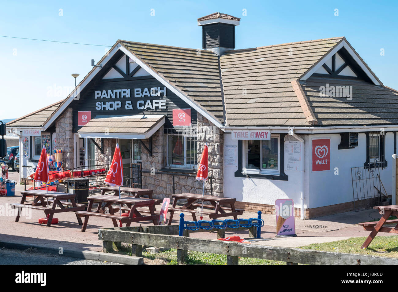Pensarn promenade near Abergele and Pensarn railway station Stock Photo ...