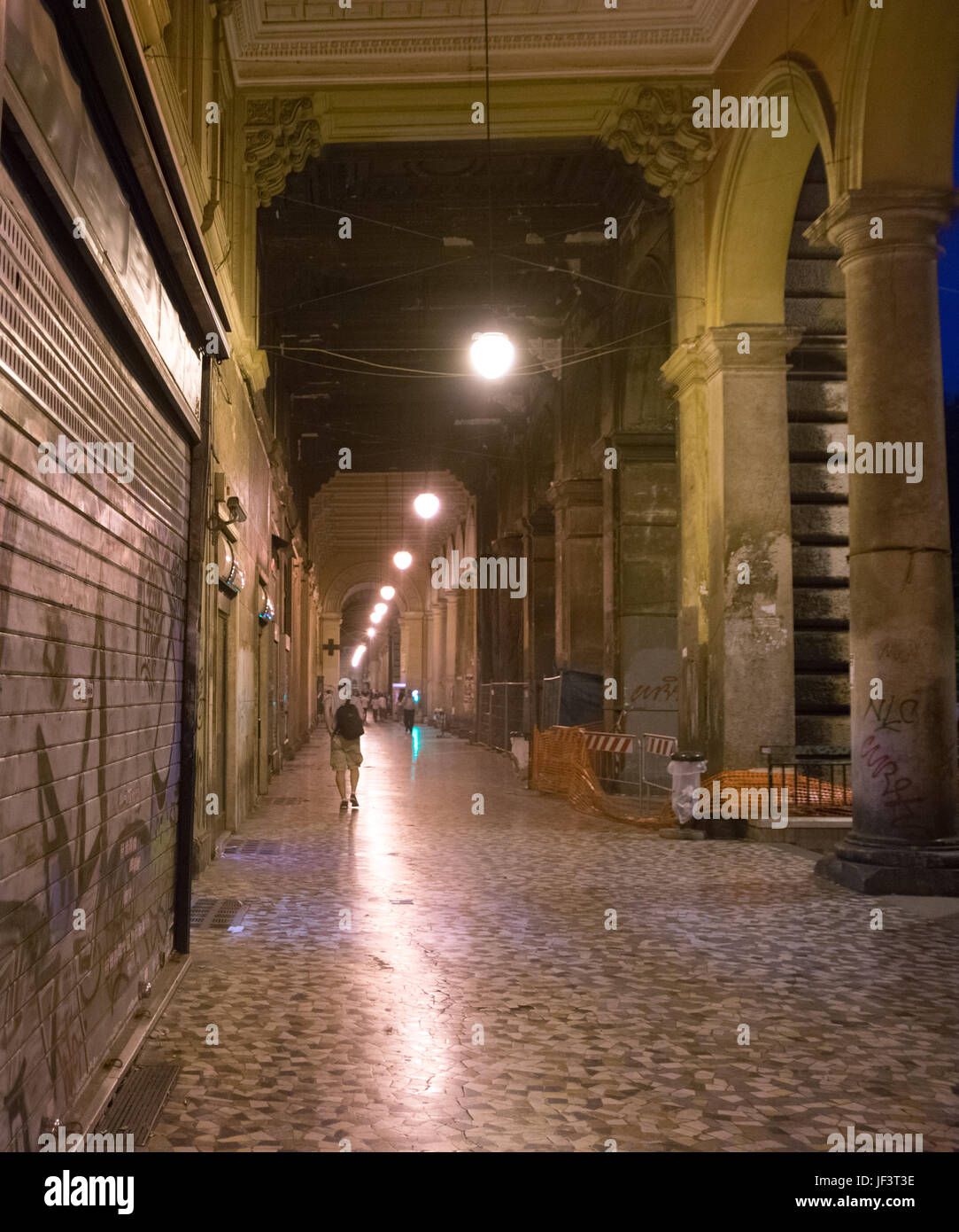 Old london cobblestone street cobbles hi-res stock photography and ...