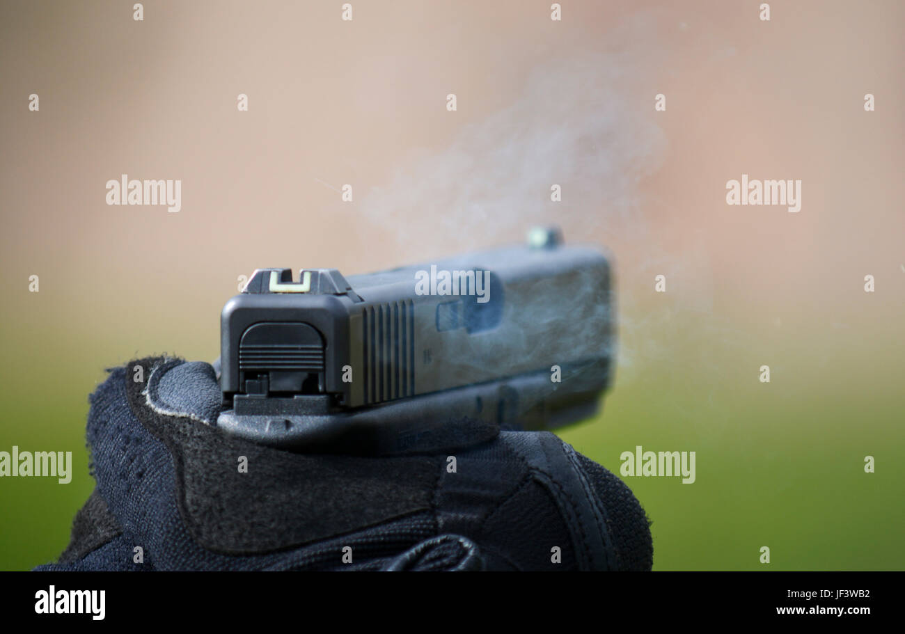 Glock 17 hi-res stock photography and images - Alamy