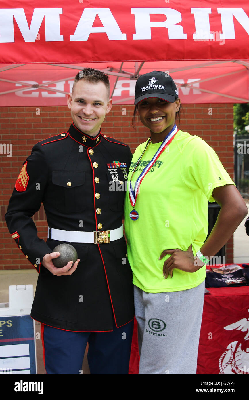 Sergeant Roderick Evans, a Recruiting Substation Brentwood recruiter ...