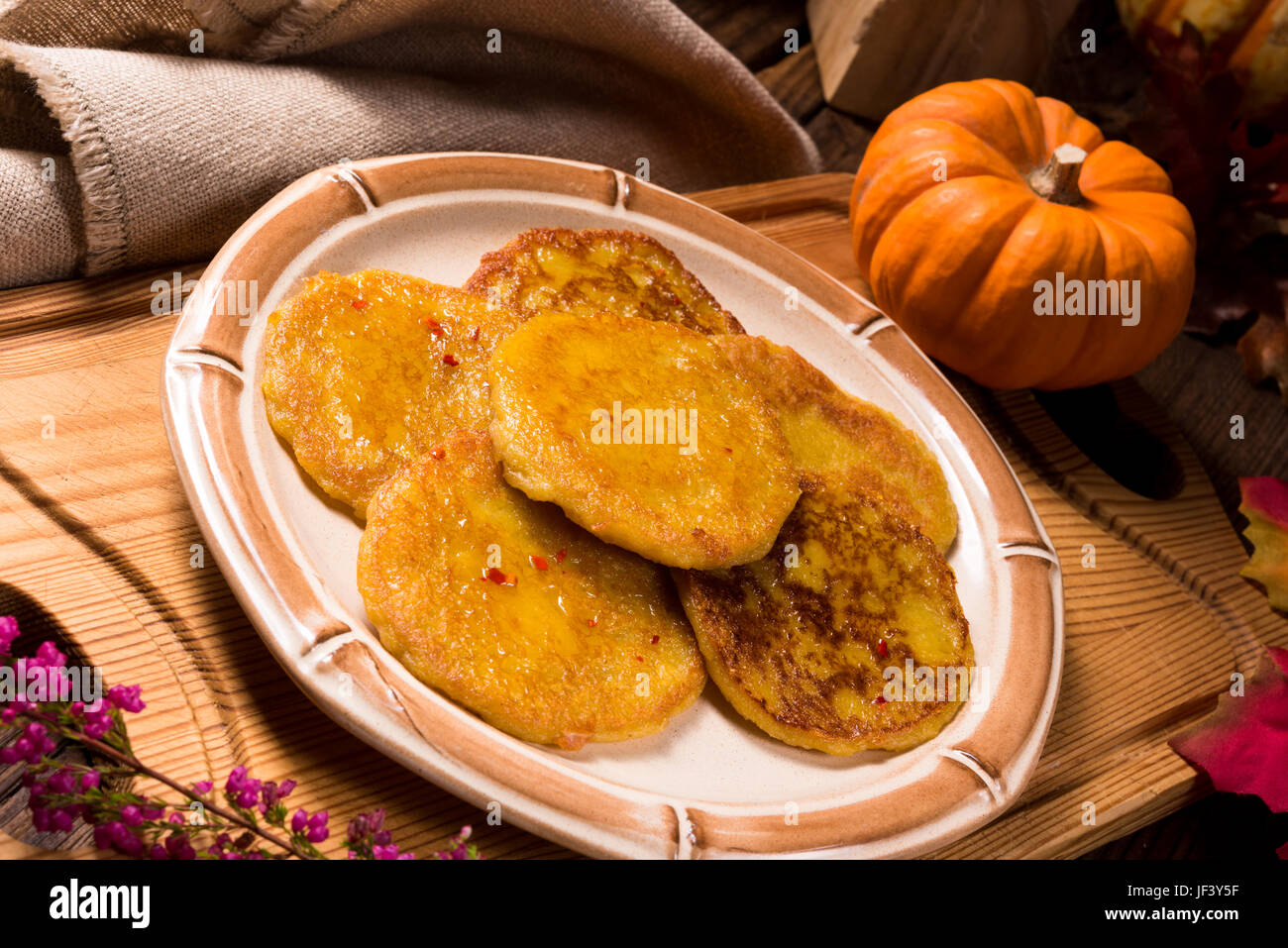 Gold kartoffeln hi-res stock photography and images - Alamy
