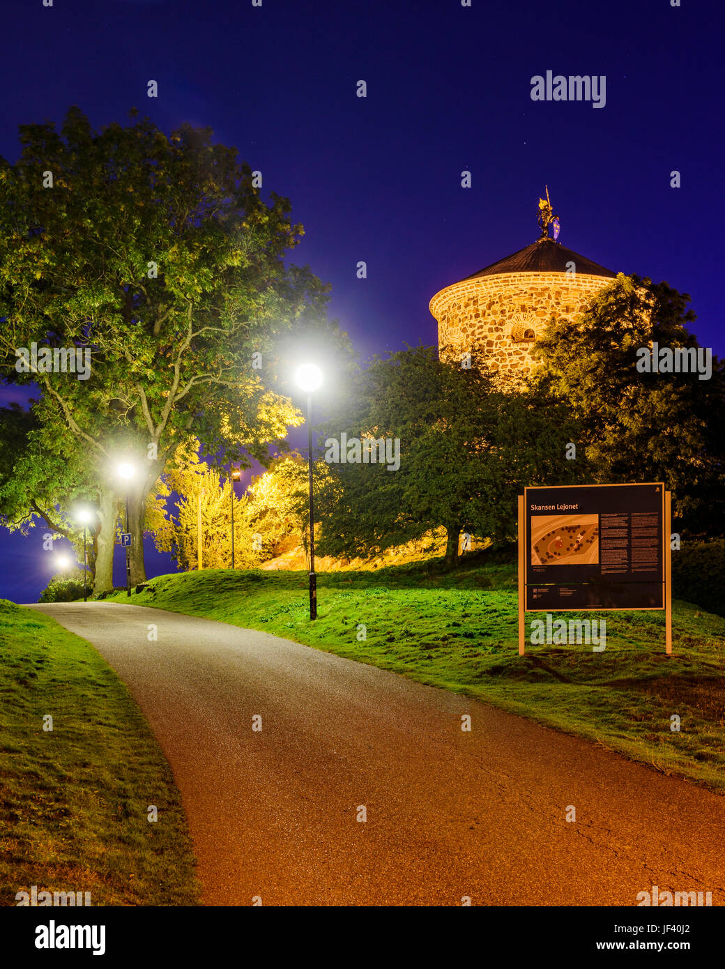 Architecture statue footpath hi-res stock photography and images - Alamy