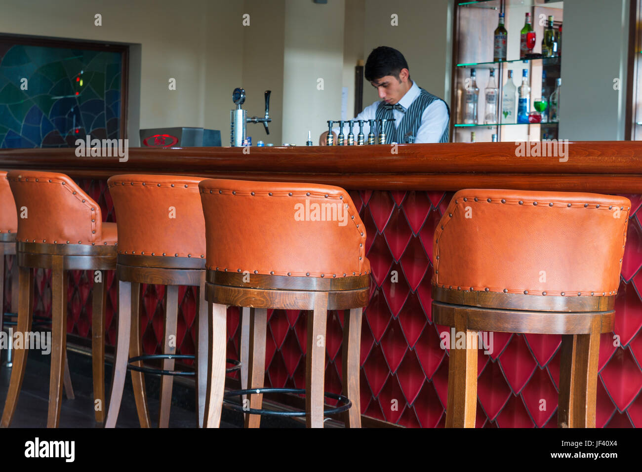Bartender preparing cocktail bar counter hi-res stock photography and ...