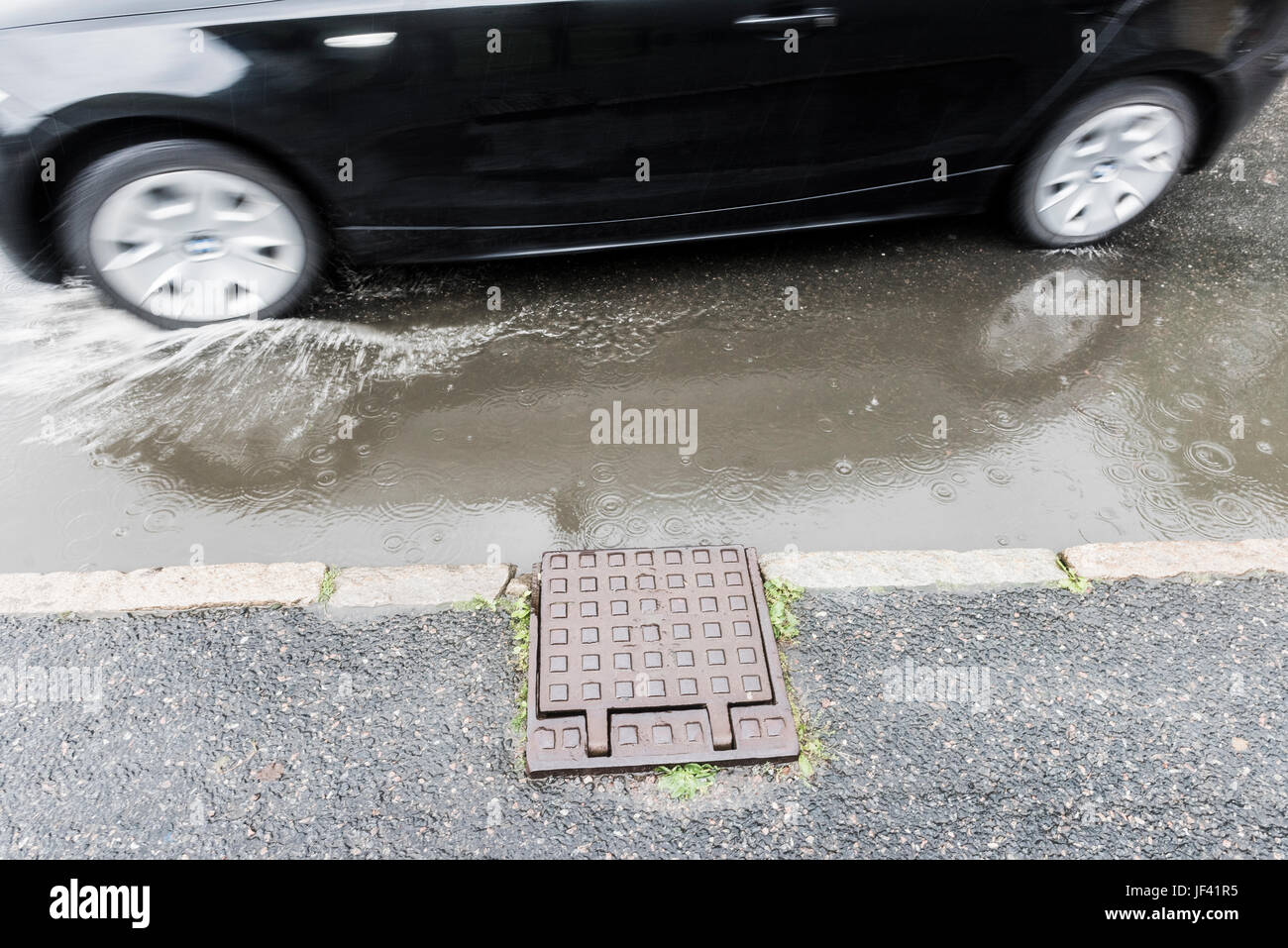 Car on move splashing water Stock Photo - Alamy