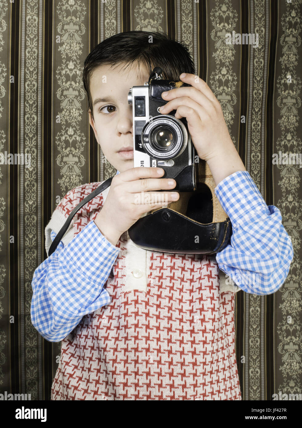 Child taking pictures with vintage camera Stock Photo - Alamy