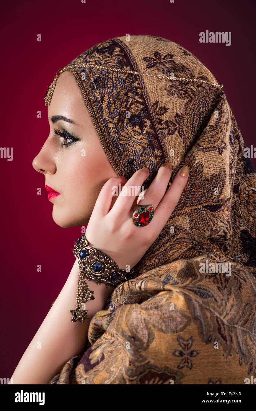 Muslim woman with nice jewellery Stock Photo - Alamy