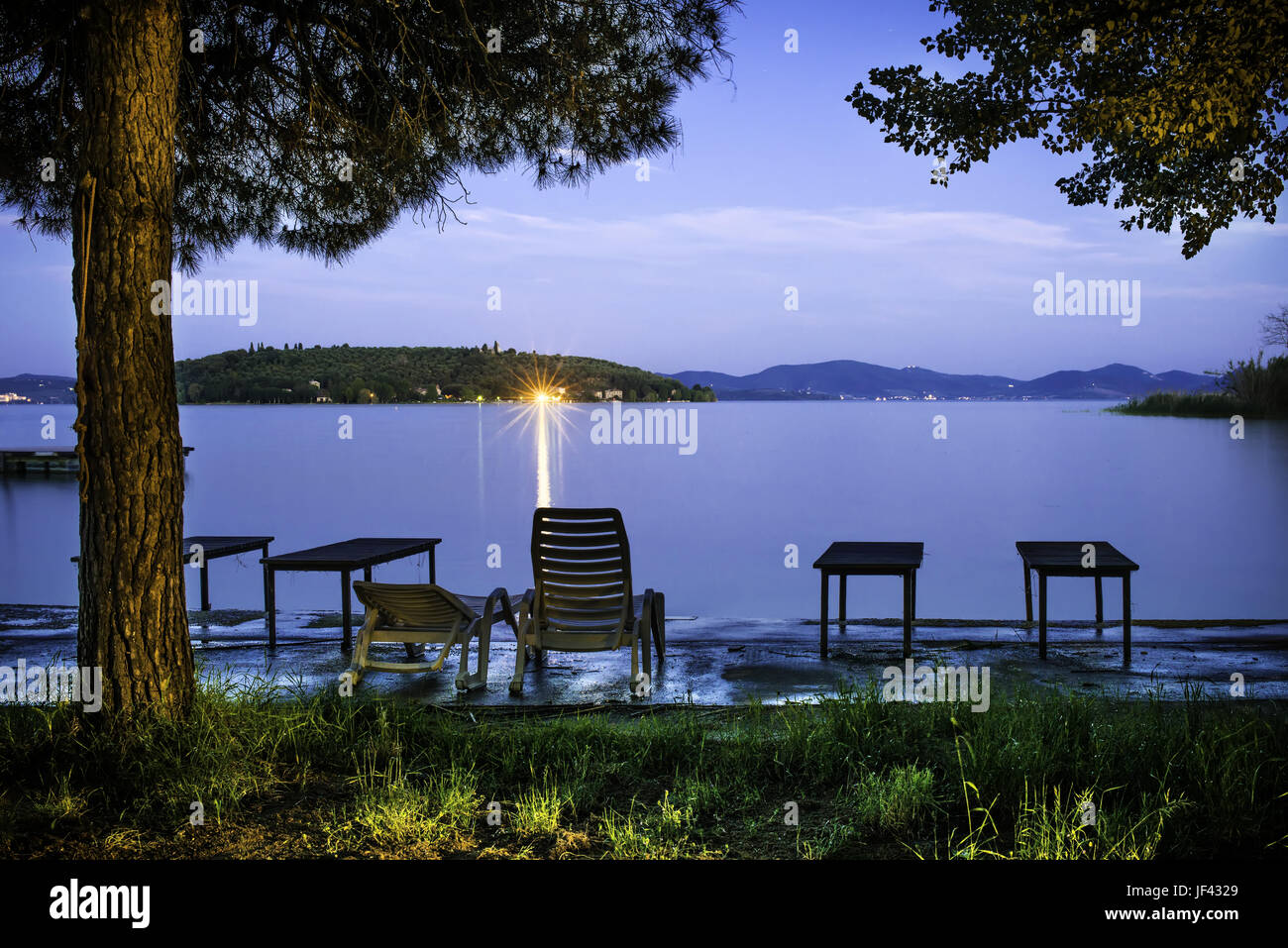 Morning on the shore of a mountain lake Stock Photo - Alamy