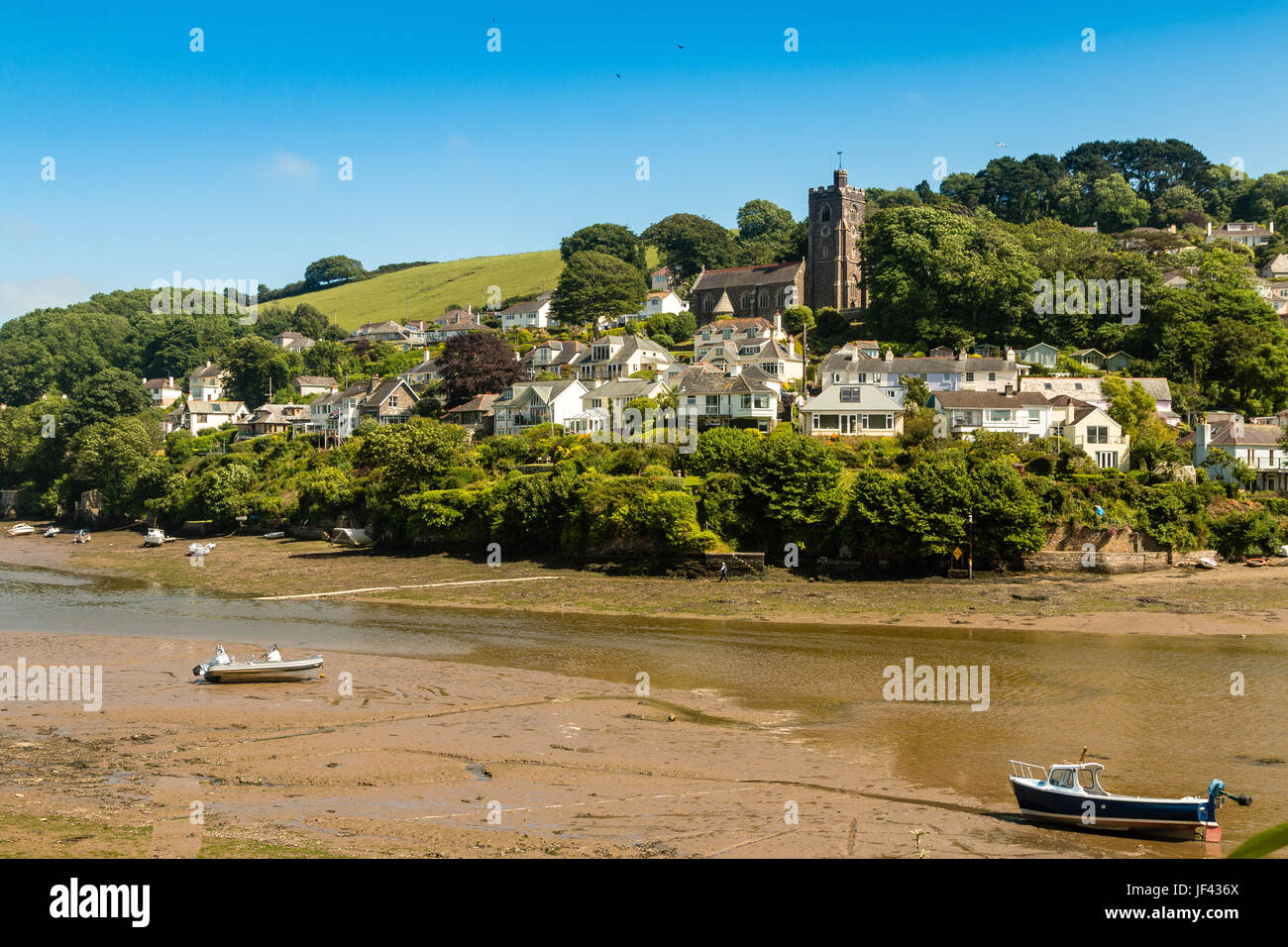 Pretty chocolate box cotages in the village of Noss Mayo and Newton ...