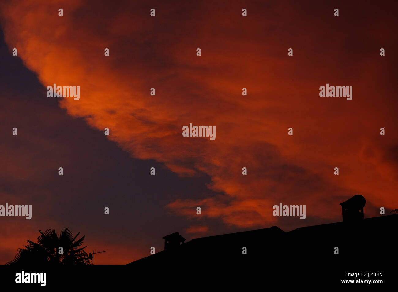 Cloud with red hi-res stock photography and images - Alamy